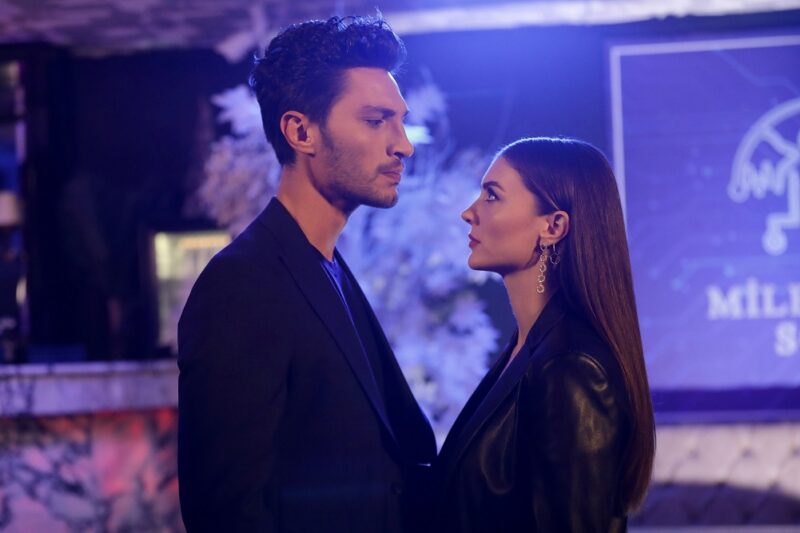 Ask Mantik Intikam: la serie turca con protagonisti Burcu Özberk e Ilhan Sen