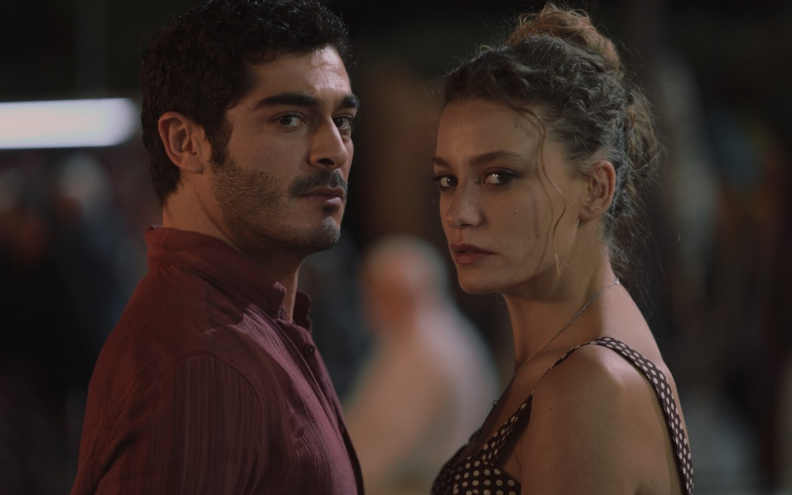 Shahmaran: la nuova serie turca di Netflix con Serenay Sarikaya e Burak ...